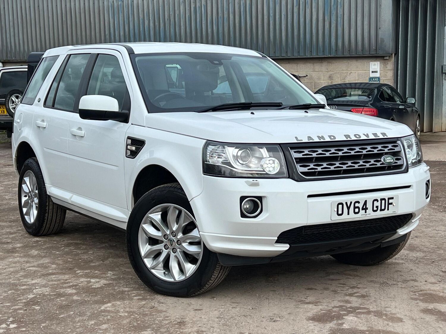 Used LAND ROVER FREELANDER 2 2014 White in Yeovil, Somerset | Gerald ...