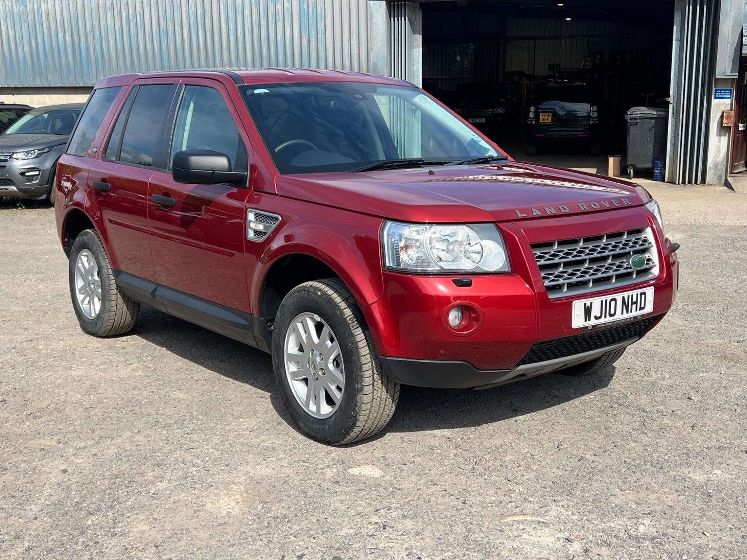 Used LAND ROVER FREELANDER 2 2010 Red for sale - £29995 in Yeovil ...