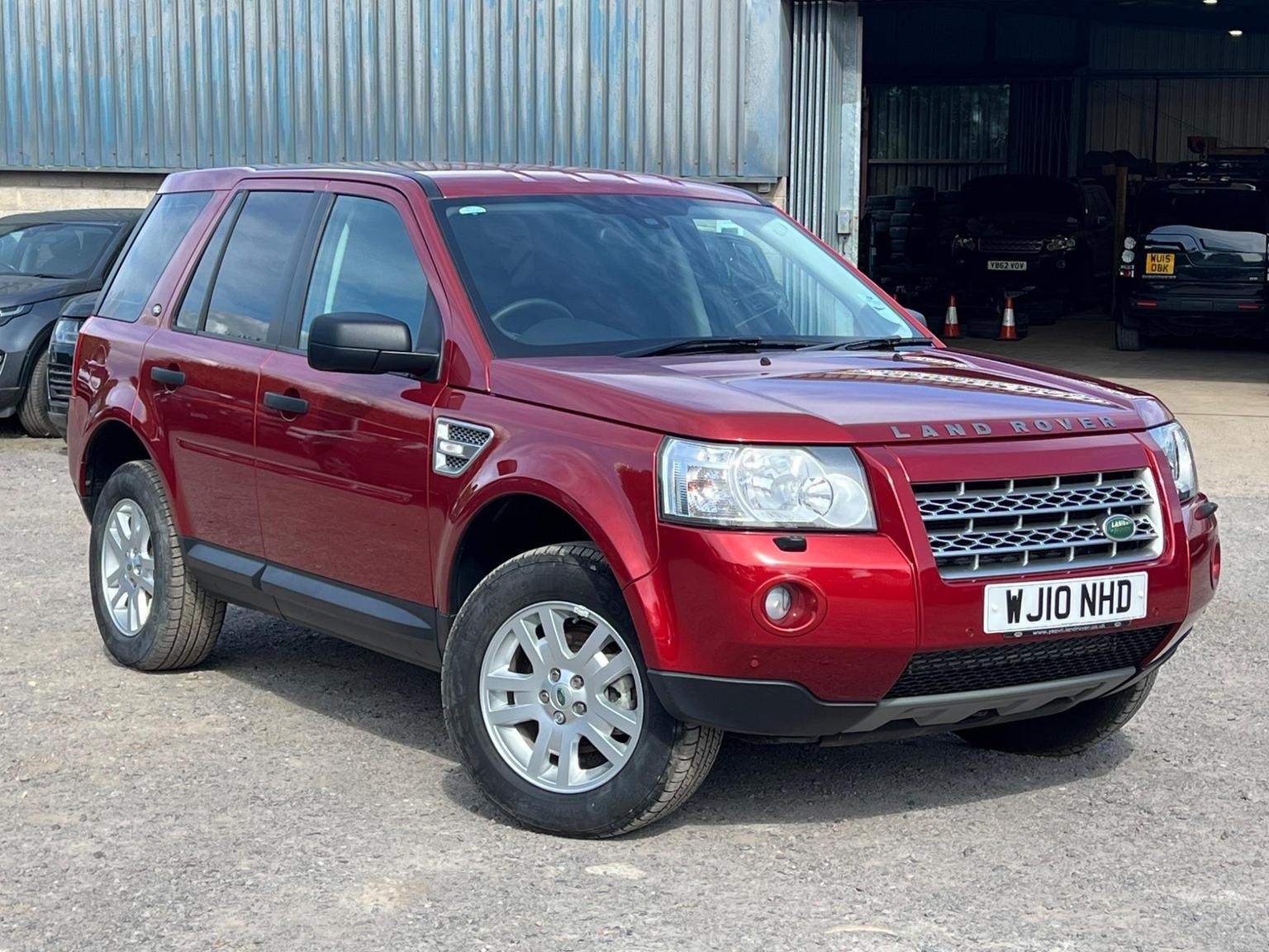 Used LAND ROVER FREELANDER 2 2010 Red for sale - £29995 in Yeovil ...